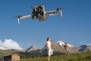 JBL's First Earcuff-style Wireless Earphones "JBL Soundgear Clips ...